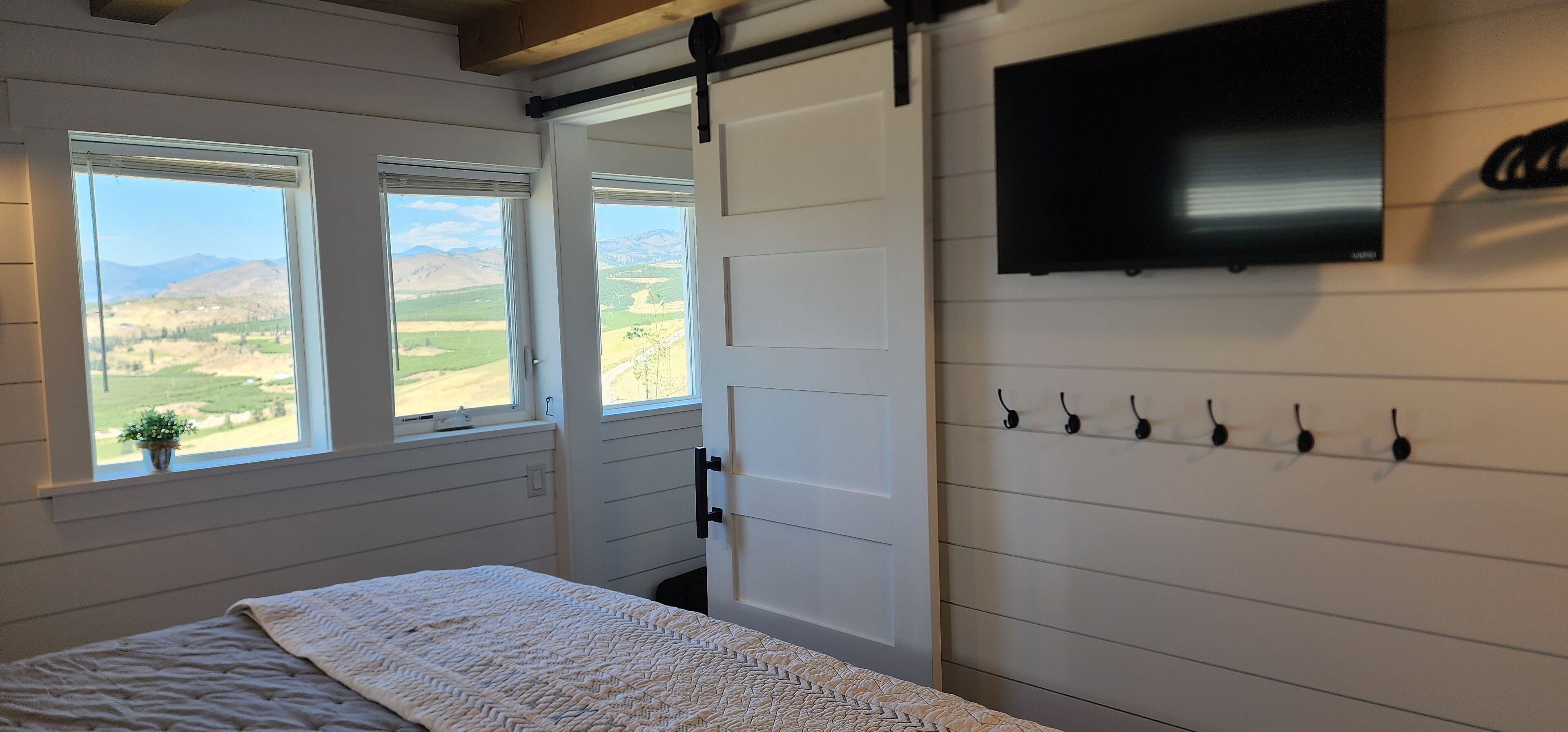 Tiny Home, Big View, Private Space - Chelan, WA