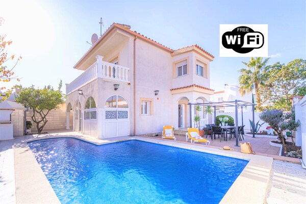 Villa In Empuriabrava With Private Pool - Ampuriabrava