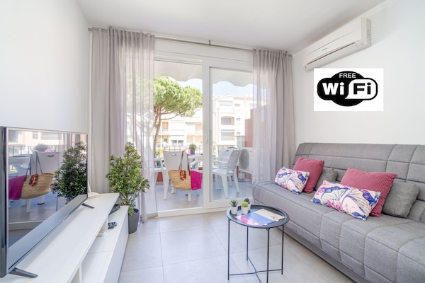 Apartment In Empuriabrava Near Sandy Beach - Empuriabrava