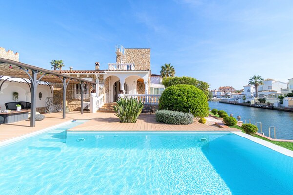 Villa In Empuriabrava With Private Mooring - Empuriabrava