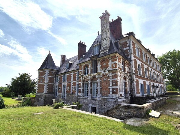 Elegant Chateau Escape For 2 - Nature & Calm - Bolbec