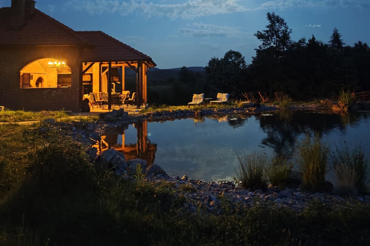 Barraca superior | Berços grátis, Wi-Fi de cortesia, roupa de cama