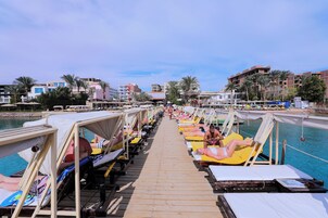 Na praia, toldos de praia gratuitos, 3 bares na praia 
