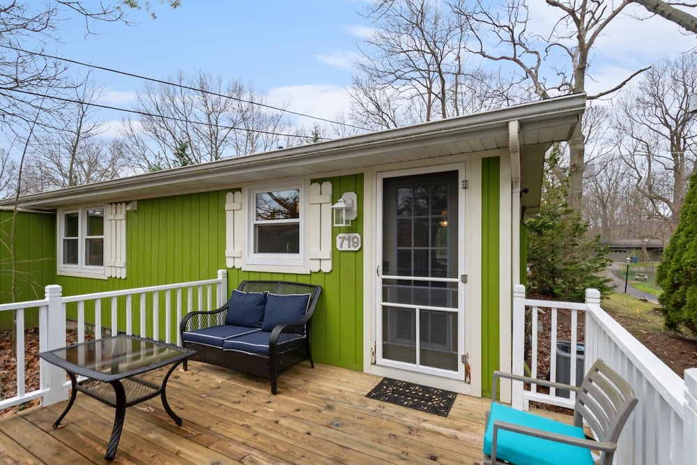 "Cozy Cottages" Green Cottage Hot Tub-town! - Saugatuck, MI