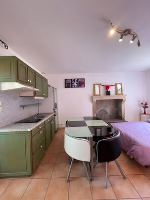 Casa | 2 quartos, com mobília individualizada