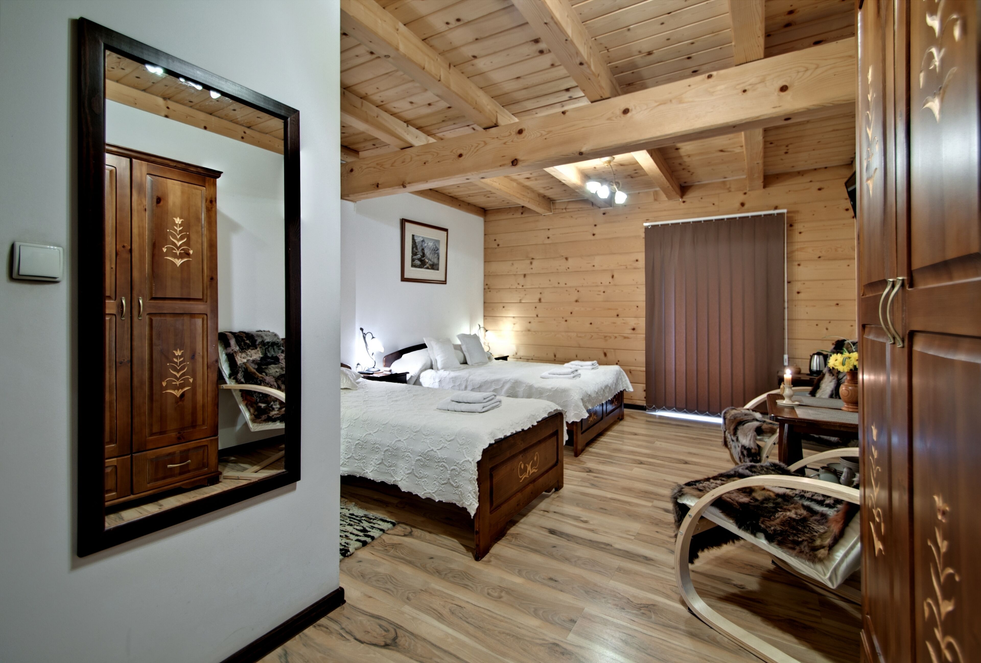 Triple Room with Garden View | Cortinas blackout, ferros/tábuas de passar roupa, Wi-Fi de cortesia