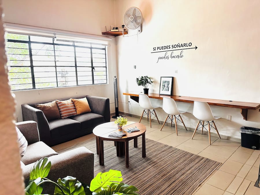 TV de ecrã plano, lareira, Netflix, serviços de streaming