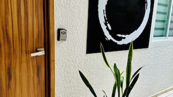 Secretária, secretária adequada para computadores portáteis