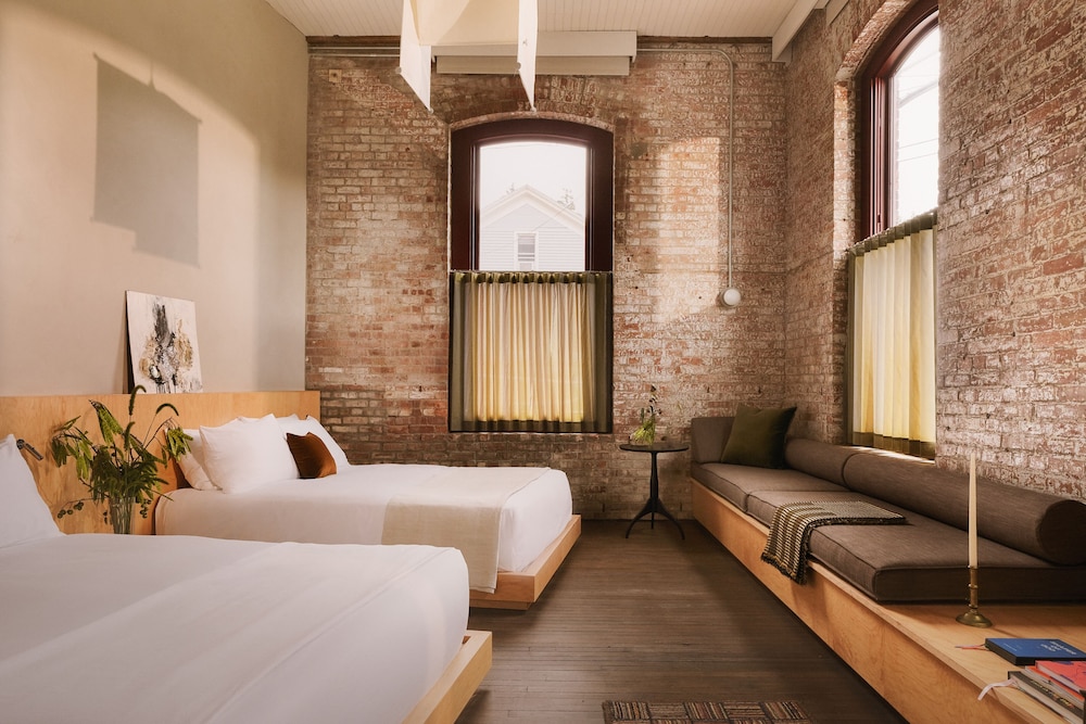 Pocketbook Hotel And Bath - Catskill, NY