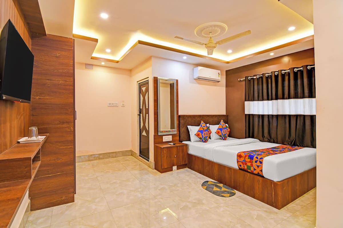 Quarto Deluxe | Lençóis de algodão egípcio, roupa de alta qualidade, cofre no quarto