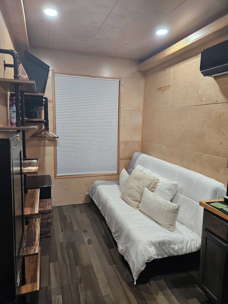 Tiny Home Retreat with hot tub - Lake County | Stayz