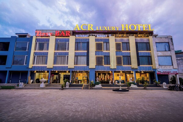 Acr Luxury Hotel - Mohali