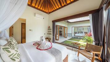 Escrivaninha, espaço de trabalho para notebook, berços (sobretaxa)