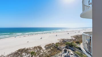 Apartamento Signature em Condomínio Fechado, varanda, vista para a praia | Vista do quarto