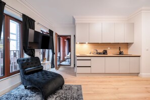 Apartament (107) | Cozinha privada | Um frigorífico, uma placa de cozinha, uma chaleira elétrica 