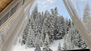Quarto Duplo, varanda, vista para a montanha | Cortinas/cortinados opacos, quartos insonorizados, Wi-fi grátis