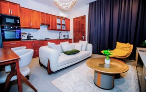 Quarto Duplo Premium | Sala de estar | Smart TV de 65 polegadas com canais via satélite 