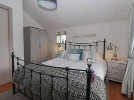 2 quartos, com decoração personalizada, com mobília individualizada 