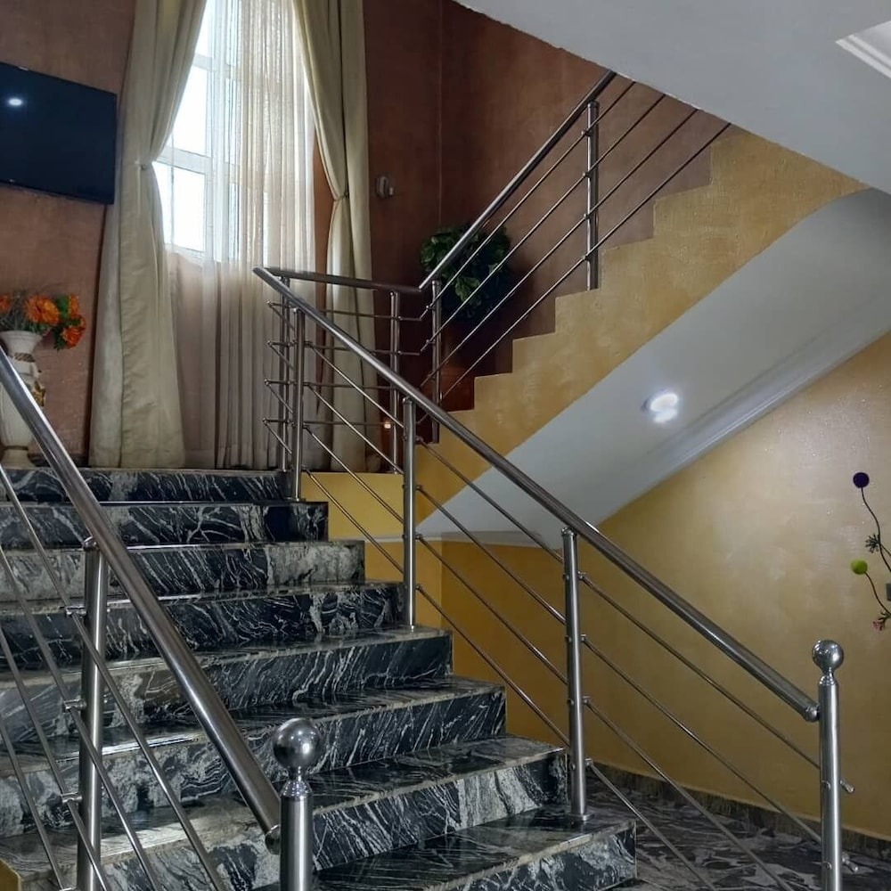 Angels Court Hotel And Suites - Abuja