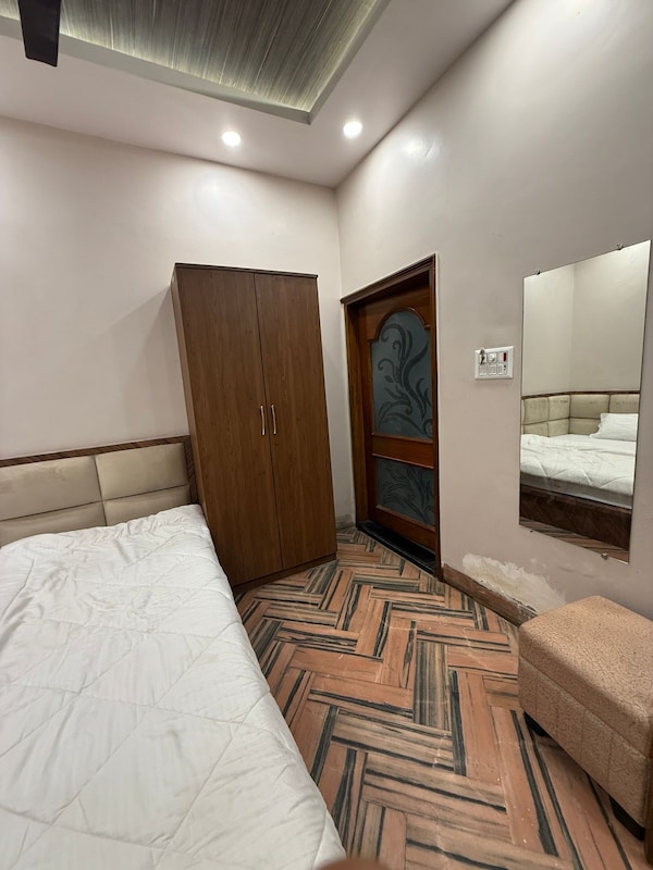 Char Dham Palace - Varanasi