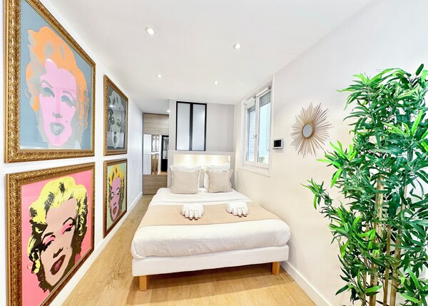 1548 Groscaillou - Eiffel Tower