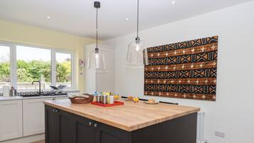 Lava-louças, talheres/pratos/utensílios de cozinha