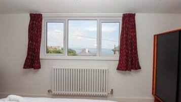 3 quartos, individualmente decorados, individualmente mobiliados