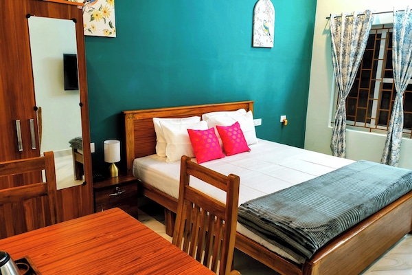 Quarto solteiro superior, sacada, vista para a piscina | Quartos à prova de som, Wi-Fi de cortesia