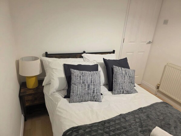 3 quartos, com decoração personalizada, com mobília individualizada
