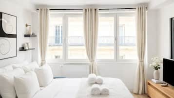 Apartamento, vista para o pátio | Área de estar | Smart TV 80 cm com canais digitais