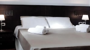 Quarto Clássico com Cama de Casal
