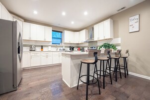 Casa família, 3 quartos, para não fumantes | Cozinha privada | Geladeira, micro-ondas, fogão, cooktop