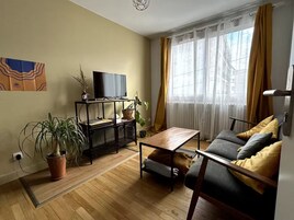 TV de ecrã plano, Netflix, brinquedos, filmes pagos 