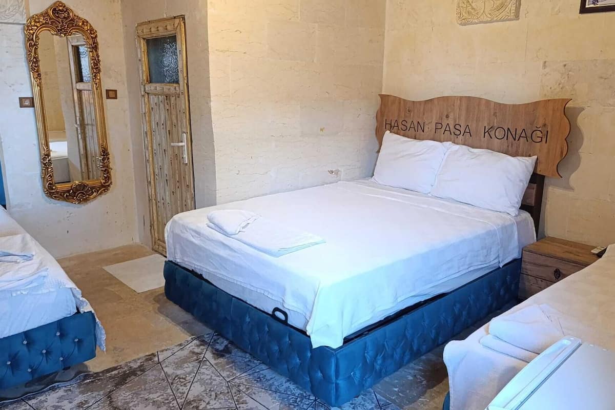 Quarto Quádruplo Familiar | Secretária, cortinas/cortinados opacos, quartos insonorizados