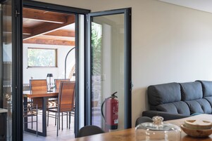 Apartamento, vista para o rio | Terraço/pátio interior