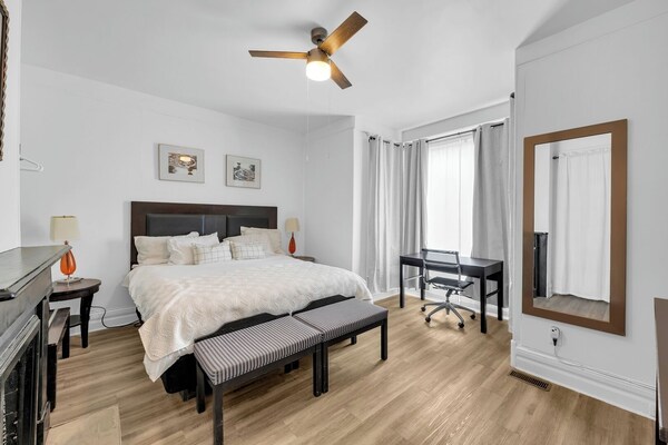 Spacious 3br Detroit Apt Sleeps 7 + Wifi - Hamtramck, MI