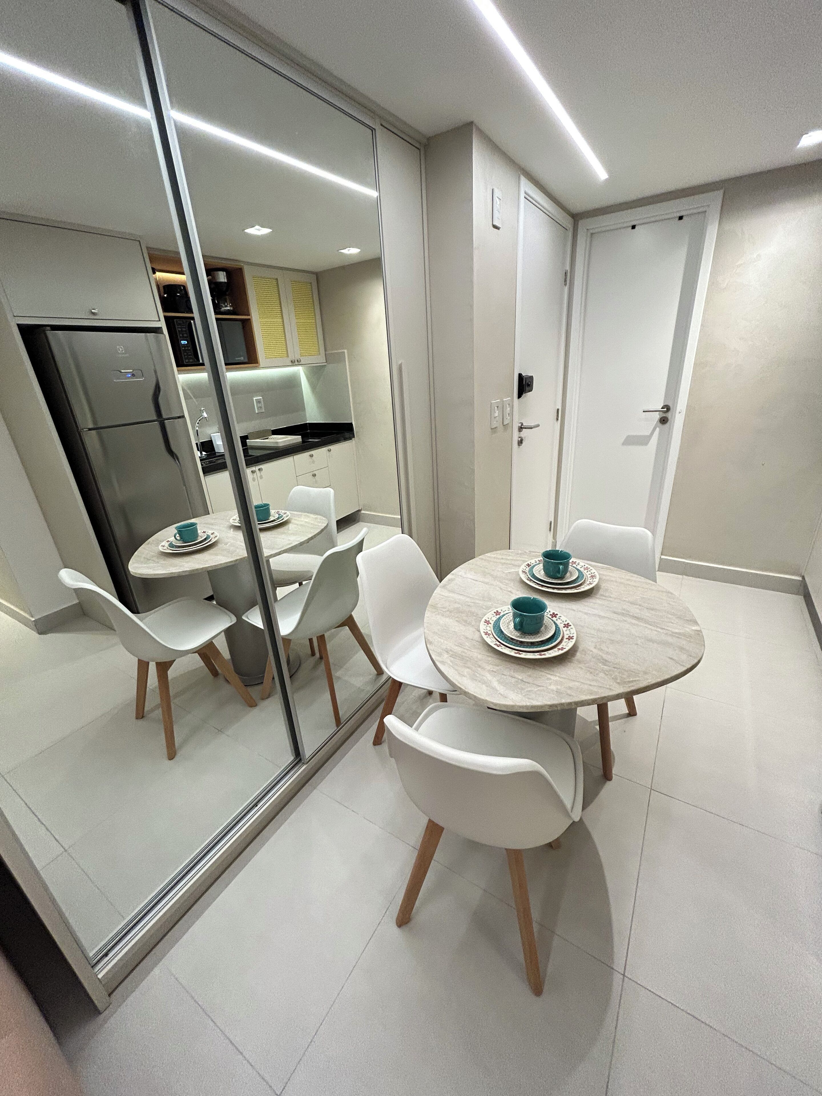 Apartamento | Cozinha privada | Geladeira, micro-ondas, cooktop, talheres/pratos/utensílios de cozinha