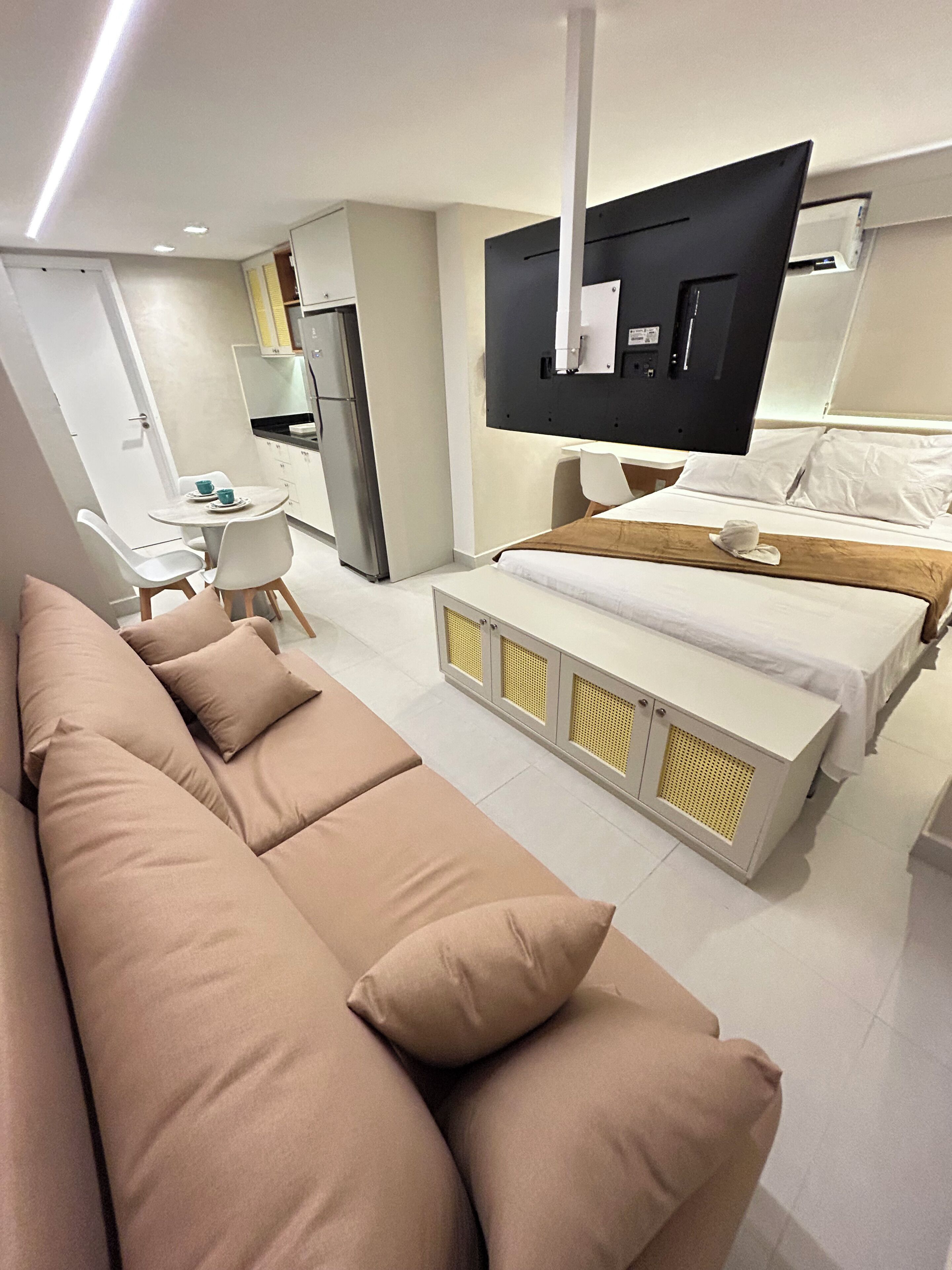 Apartamento | Espaço de trabalho para notebook, cortinas blackout