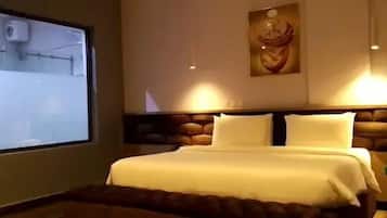 Quarto Júnior, varanda, Vista para a cidade | Secretária, secretária adequada para computadores portáteis