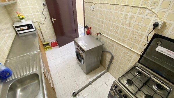 Dormitório Partilhado, 3 quartos, varanda, Vista para a cidade | Interior