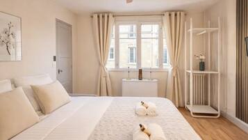 Estúdio standard, vista para a cidade | Área de estar | Smart TV 80 cm com canais digitais