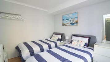 2 quartos, com decoração personalizada, com mobília individualizada