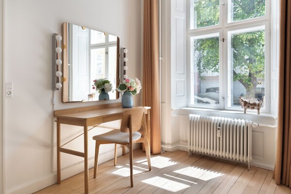 Apartamento superior, vista para a cidade | Ferros/tábuas de passar roupa, Wi-Fi de cortesia