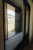 Quarto Duplo ou Twin Superior, varanda, Vista para a cidade | Secretária, secretária adequada para computadores portáteis 
