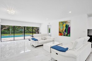 Casa de Luxo, vista para a piscina | Sala de estar