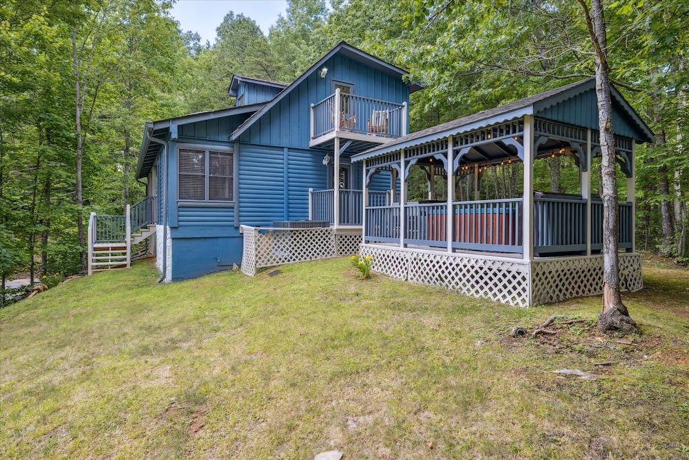 Golf Resort Cabin W Hot Tub Firepit Pool - Tennessee