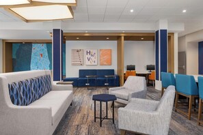 Área de estar no saguão