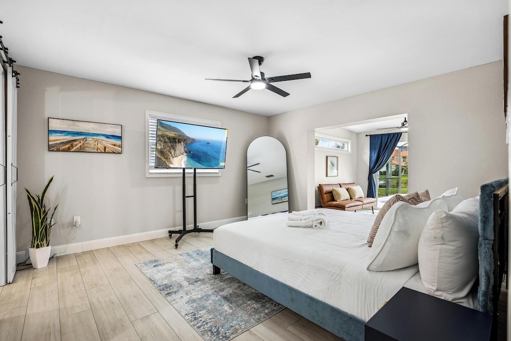 Pool, Spa & Dock Modern Canal-Front Escape - Cape Coral | Stayz