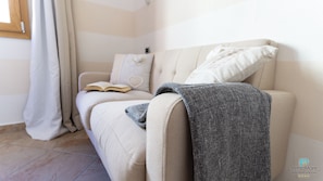 Apartamento Deluxe, kitchenette | Sala de estar
