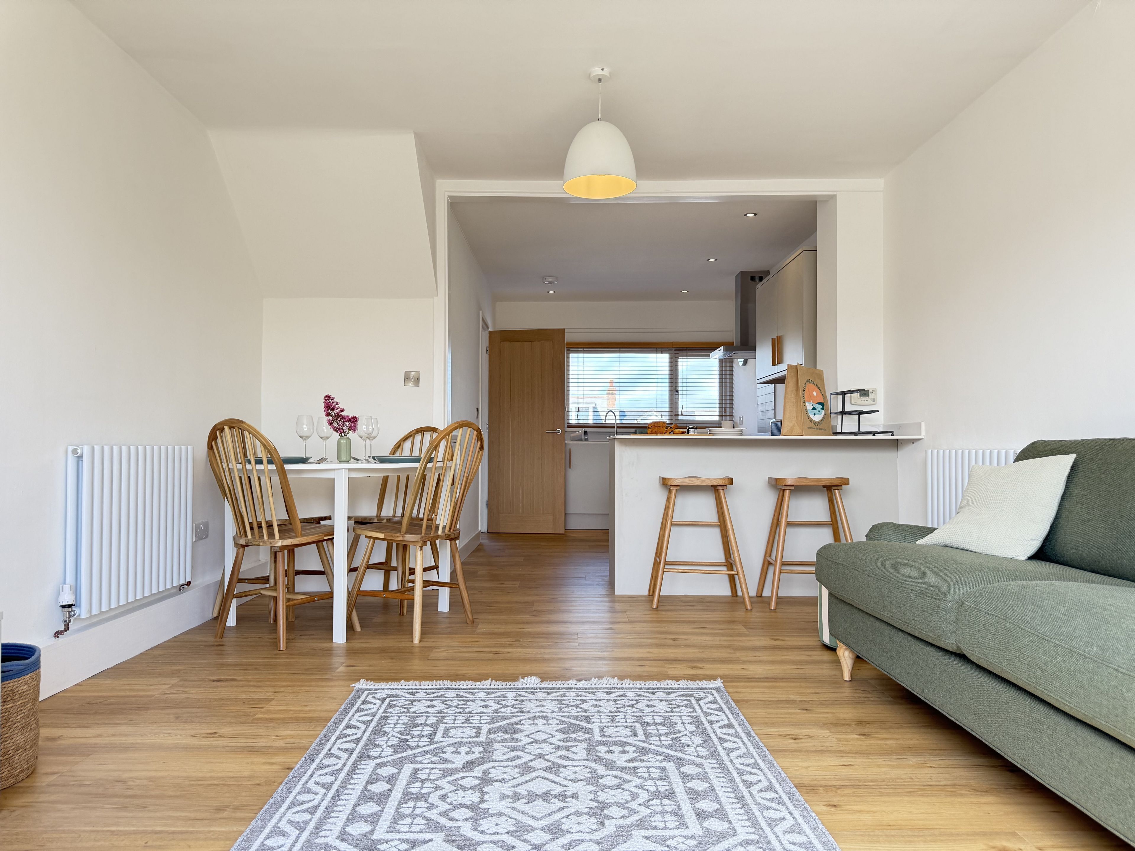 5 Ayr Court  Stylish Top-floor Apartment With Balcony, Sea Views & Parking In St Ives - St Ives